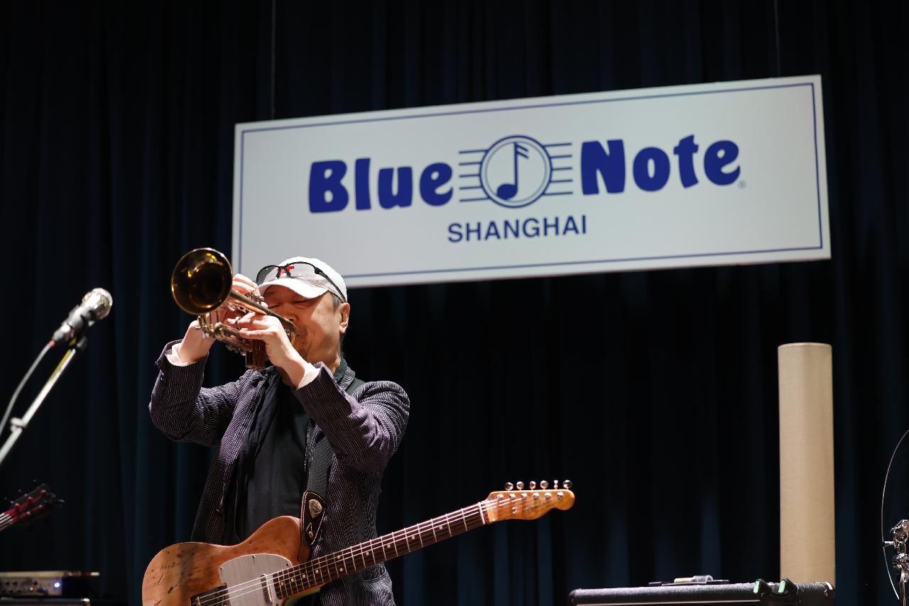 崔健 在“另一个空间”唱响摇滚，安可曲《一无所有》《花房姑娘》让观众疯狂 - 周到